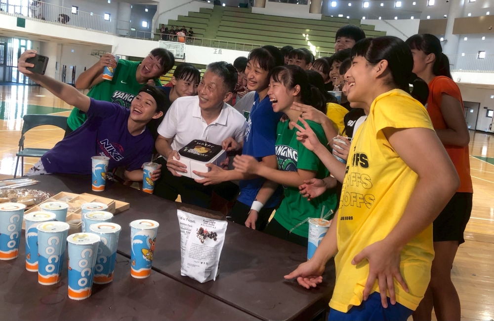 HBL》默默付出低調「領隊」陳允懋運動推手獎 陽明矢志HBL&JHBL雙保4 - 籃球 - 敢動傳媒 Braveathlete