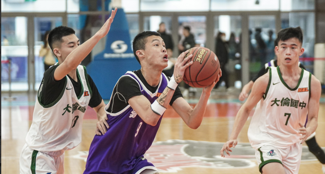 JHBL》4搶3亂集團A組4人飆破30 4隊3勝1敗鳳甲vs.崇倫 光榮vs.大倫自助加他助 - 籃球 - 敢動傳媒 Braveathlete